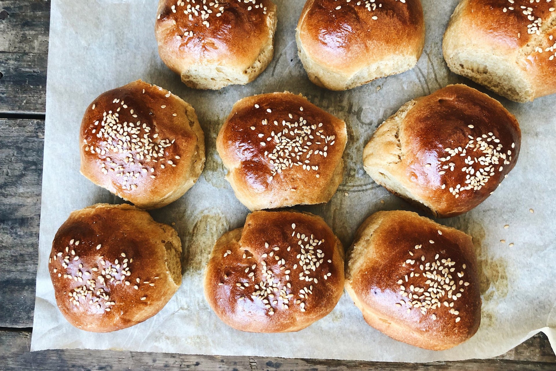 Sesame Brioche Burger Buns – Flourist