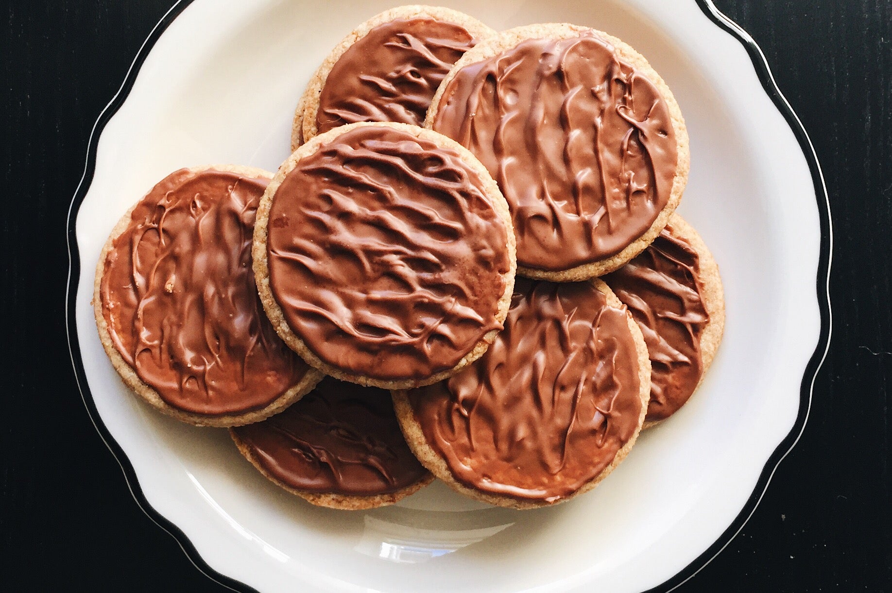 Chocolate Digestive Biscuits – Flourist